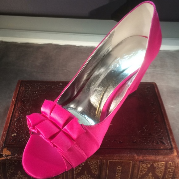 R.S.V.P | Shoes | Fuchsia Wedge Peep Toe Heels Nwot | Poshmark